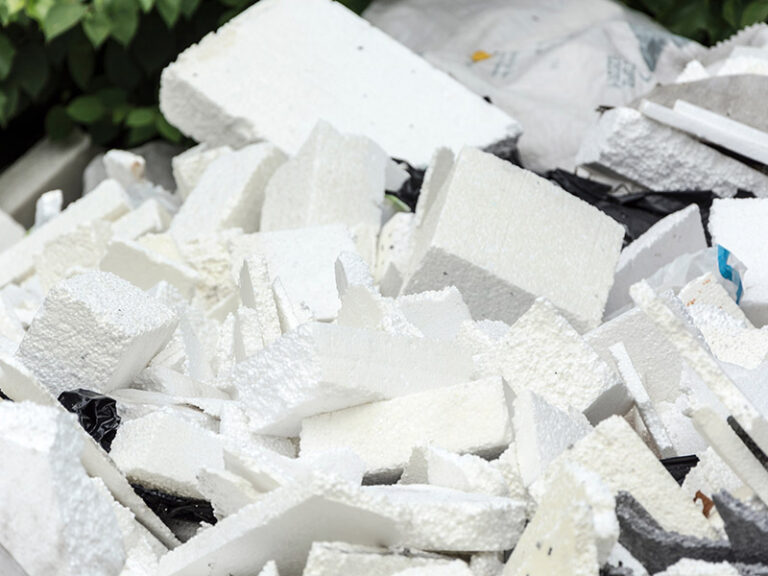 Styropor entsorgen: Möglichkeiten, Tipps und Kosten